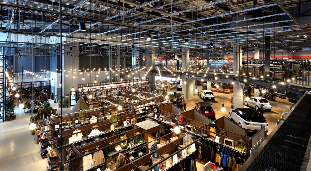 A PIT AUTOBACS KYOTO SHIJO | 株式会社バウハウス丸栄 | 店舗デザイン、店舗設計、店舗内装