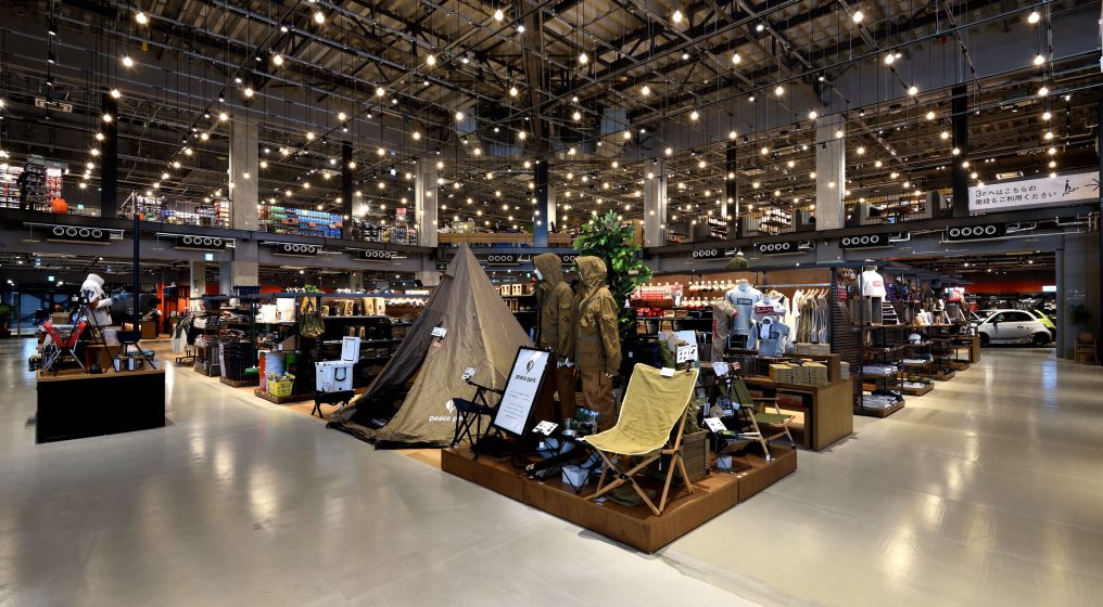 A PIT AUTOBACS KYOTO SHIJO | 株式会社バウハウス丸栄 | 店舗デザイン、店舗設計、店舗内装